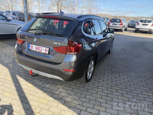 Grey BMW X1 2015 in Talsi, with an engine capacity of 2.00 L and mileage of 166 thousand km for 10740 €, photo 4 on AUTOMOTO.COM.LV