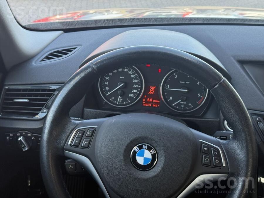 Grey BMW X1 2015 in Talsi, with an engine capacity of 2.00 L and mileage of 166 thousand km for 10740 €, photo 13 on AUTOMOTO.COM.LV