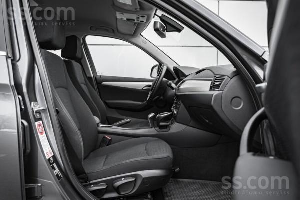 Grey BMW X1 2015 in Riga, with an engine capacity of 2.00 L and mileage of 120 thousand km for 11150 €, photo 8 on AUTOMOTO.COM.LV