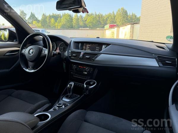 Grey BMW X1 2015 in Tukums, with an engine capacity of 2.00 L and mileage of 241 thousand km for 10990 €, photo 6 on AUTOMOTO.COM.LV