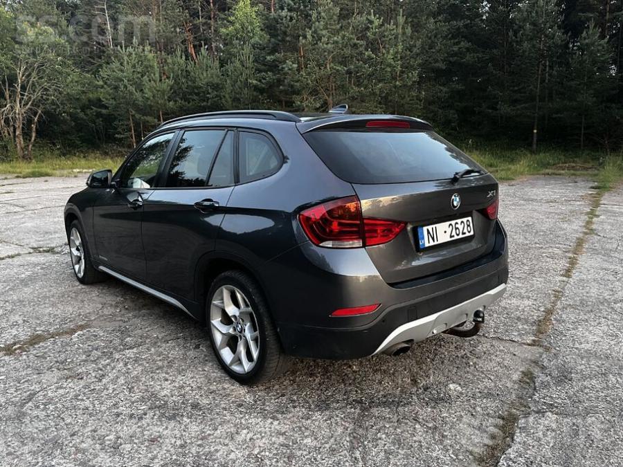 Pelēks BMW X1 2015 Saldus, ar dzinēja tilpumu 2.00 L un nobraukumu 306 tūkst. km par 8200 €, foto 4 vietnē AUTOMOTO.COM.LV