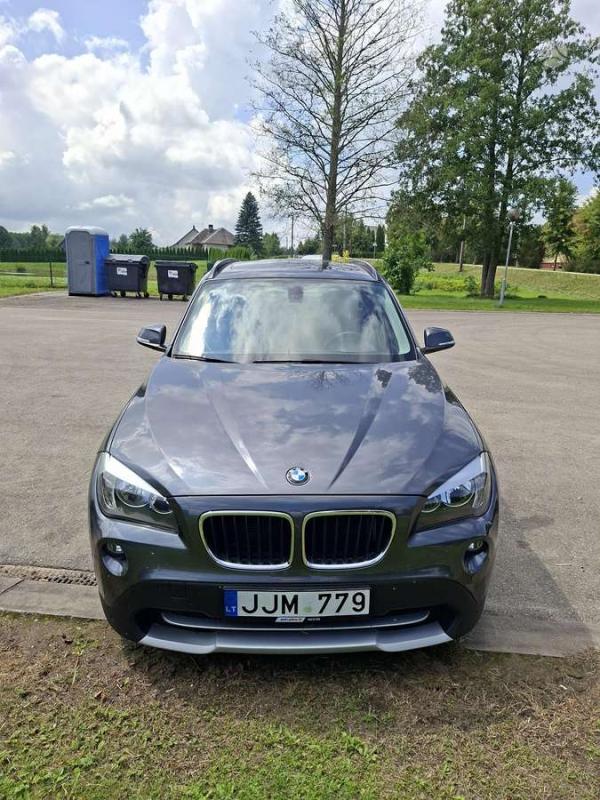 BMW X1 2015 in Alytus on AUTOMOTO.COM.LV Grey BMW X1 2015 in Alytus, with an engine capacity of 2.00 L and mileage of 145 thousand km for 7000 €, photo 1 on AUTOMOTO.COM.LV
