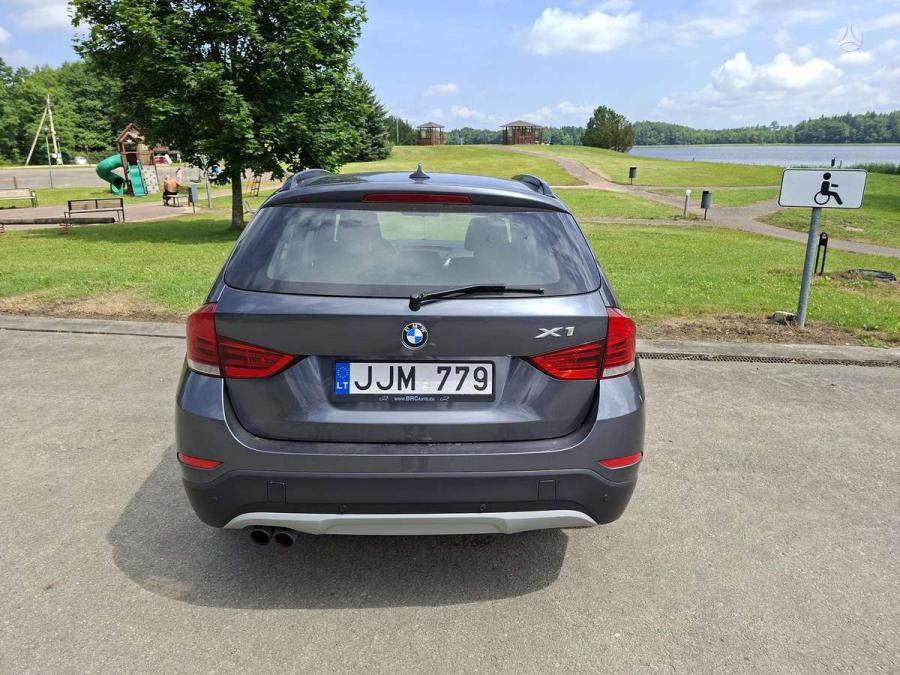 Pelēks BMW X1 2015 Alīta, ar dzinēja tilpumu 2.00 L un nobraukumu 145 tūkst. km par 7000 €, foto 5 vietnē AUTOMOTO.COM.LV