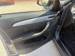 Grey BMW X1 2015 in Siauliai, with an engine capacity of 2.00 L and mileage of 290 thousand km for 9200 €, photo 37 on AUTOMOTO.COM.LV
