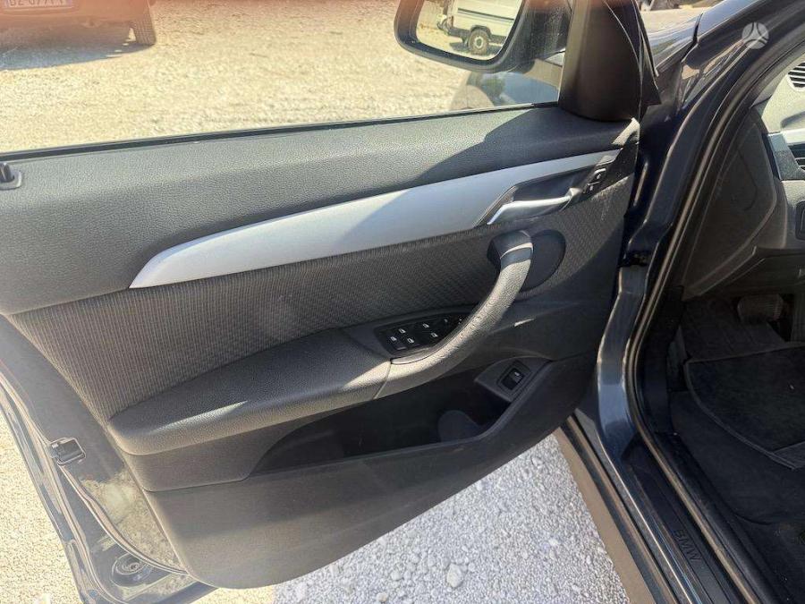 Grey BMW X1 2015 in Siauliai, with an engine capacity of 2.00 L and mileage of 290 thousand km for 9200 €, photo 37 on AUTOMOTO.COM.LV