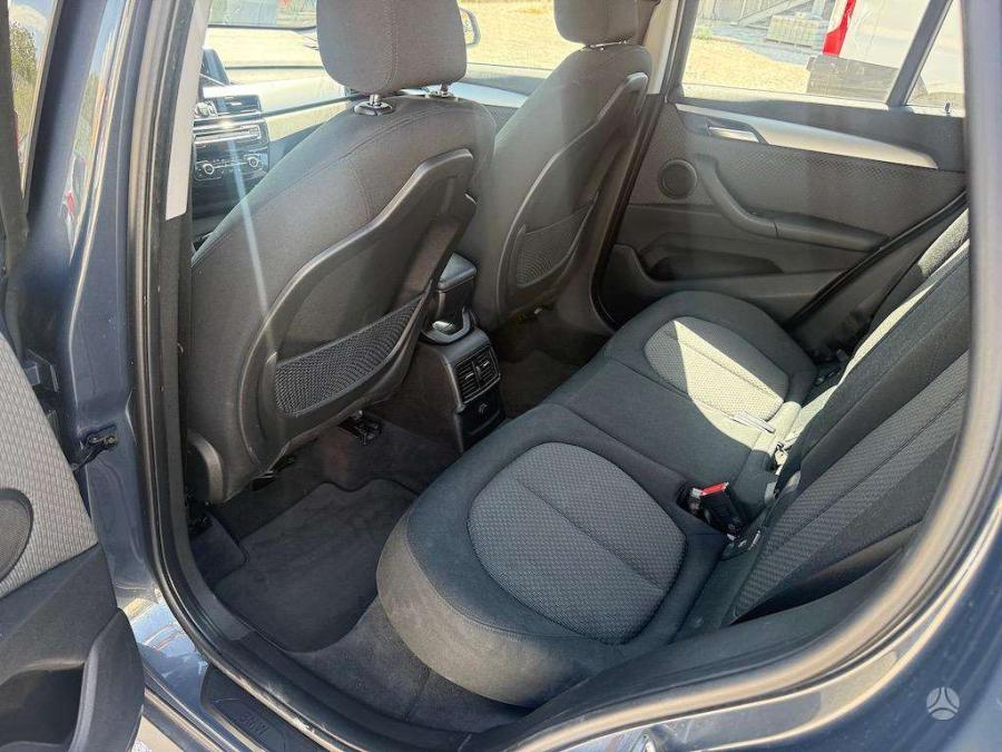 Grey BMW X1 2015 in Siauliai, with an engine capacity of 2.00 L and mileage of 290 thousand km for 9200 €, photo 26 on AUTOMOTO.COM.LV