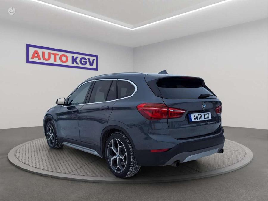 Grey BMW X1 2016 in Kaunas, with an engine capacity of 2.00 L and mileage of 128 thousand km for 12999 €, photo 3 on AUTOMOTO.COM.LV