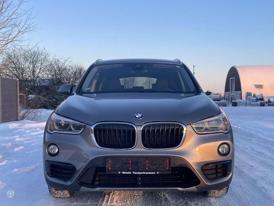 Grey BMW X1 2016 in Kaunas, with an engine capacity of 2.00 L and mileage of 158 thousand km for 13950 €, photo 2 on AUTOMOTO.COM.LV