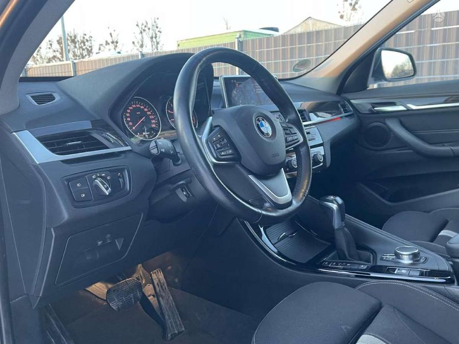 Grey BMW X1 2016 in Kaunas, with an engine capacity of 2.00 L and mileage of 158 thousand km for 13950 €, photo 11 on AUTOMOTO.COM.LV