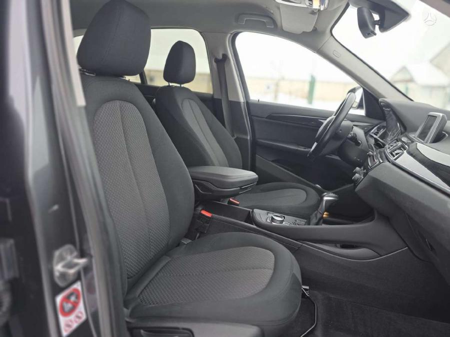 Grey BMW X1 2016 in Taurage, with an engine capacity of 2.00 L and mileage of 207 thousand km for 10800 €, photo 13 on AUTOMOTO.COM.LV
