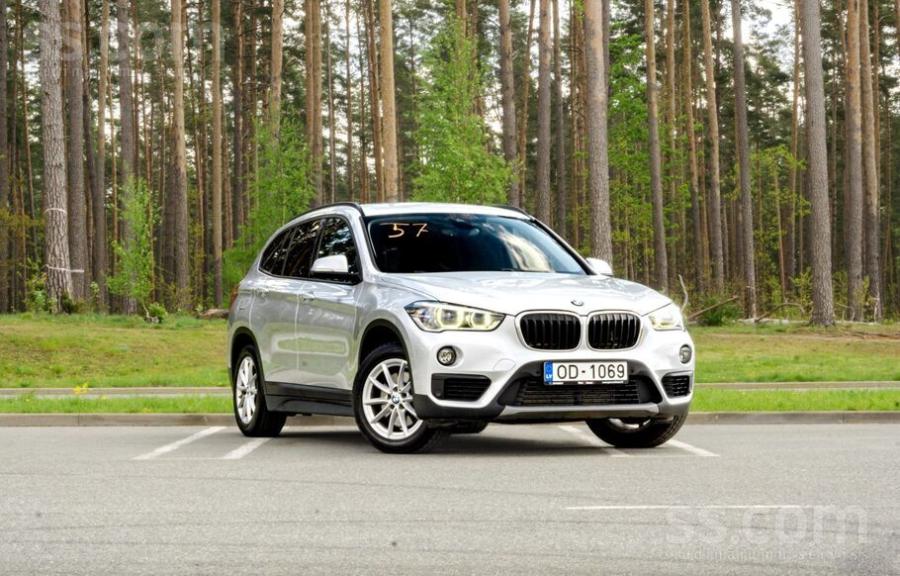Grey BMW X1 2016 in Riga, with an engine capacity of 2.00 L and mileage of 249 thousand km for 13990 €, photo 3 on AUTOMOTO.COM.LV