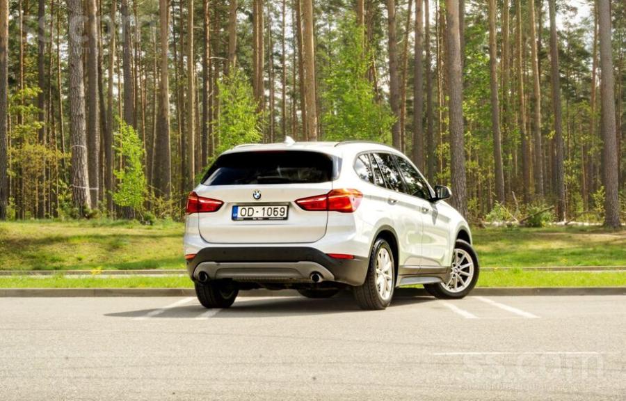 Grey BMW X1 2016 in Riga, with an engine capacity of 2.00 L and mileage of 249 thousand km for 13990 €, photo 7 on AUTOMOTO.COM.LV