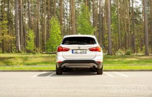 Grey BMW X1 2016 in Riga, with an engine capacity of 2.00 L and mileage of 249 thousand km for 13990 €, photo 8 on AUTOMOTO.COM.LV