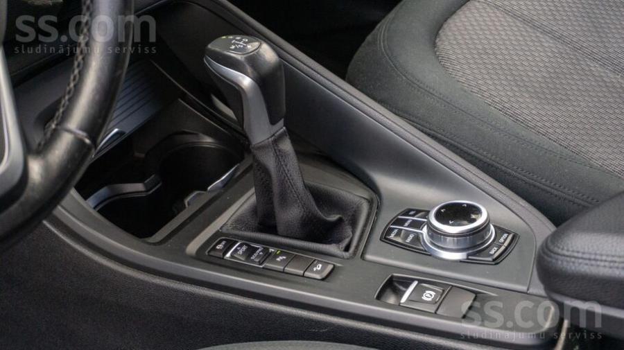 Grey BMW X1 2016 in Riga, with an engine capacity of 2.00 L and mileage of 249 thousand km for 13990 €, photo 16 on AUTOMOTO.COM.LV