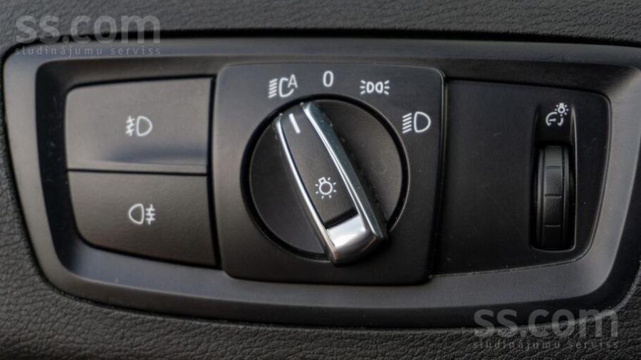 Grey BMW X1 2016 in Riga, with an engine capacity of 2.00 L and mileage of 249 thousand km for 13990 €, photo 28 on AUTOMOTO.COM.LV