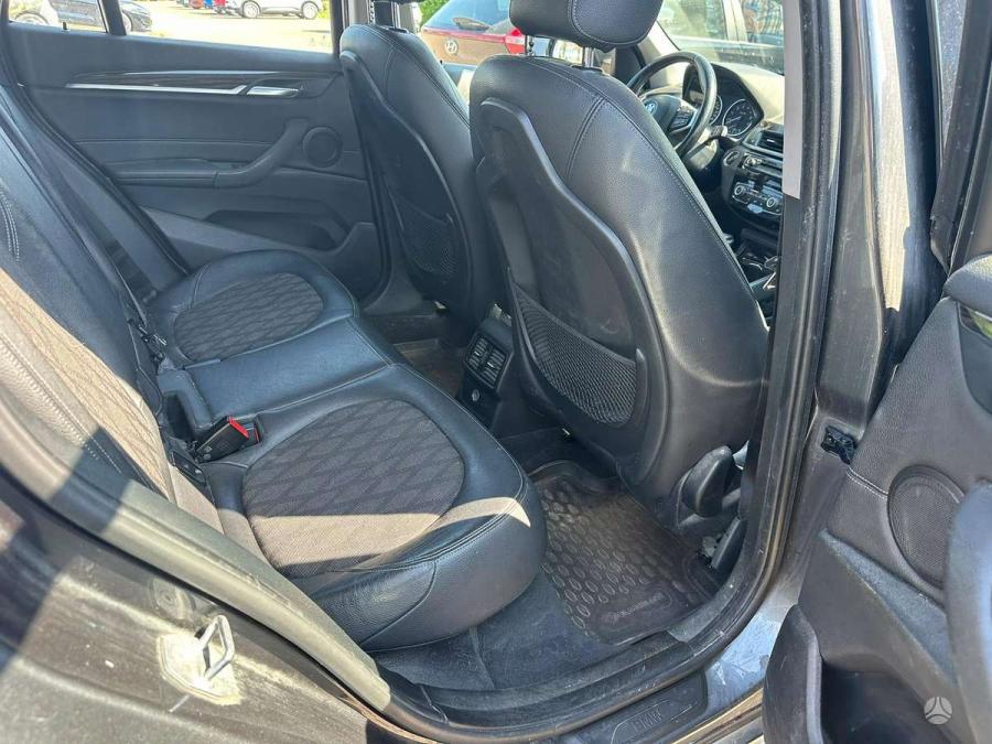 Grey BMW X1 2016 in Siauliai, with an engine capacity of 2.00 L and mileage of 146 thousand km for 13300 €, photo 10 on AUTOMOTO.COM.LV