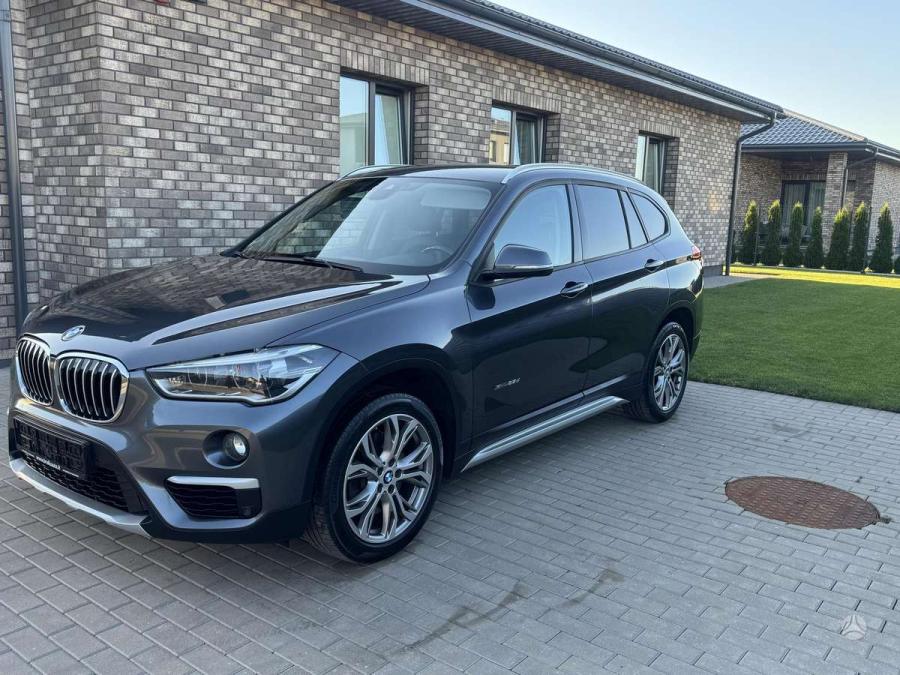Grey BMW X1 2016 in Kaunas, with an engine capacity of 2.00 L and mileage of 245 thousand km for 12950 €, photo 1 on AUTOMOTO.COM.LV