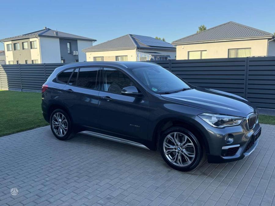 Grey BMW X1 2016 in Kaunas, with an engine capacity of 2.00 L and mileage of 245 thousand km for 12950 €, photo 4 on AUTOMOTO.COM.LV