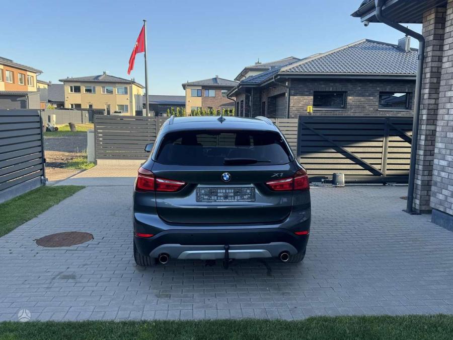 Grey BMW X1 2016 in Kaunas, with an engine capacity of 2.00 L and mileage of 245 thousand km for 12950 €, photo 6 on AUTOMOTO.COM.LV