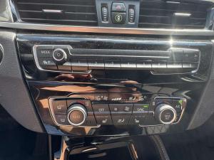 Grey BMW X1 2016 in Kaunas, with an engine capacity of 2.00 L and mileage of 245 thousand km for 12950 €, photo 14 on AUTOMOTO.COM.LV