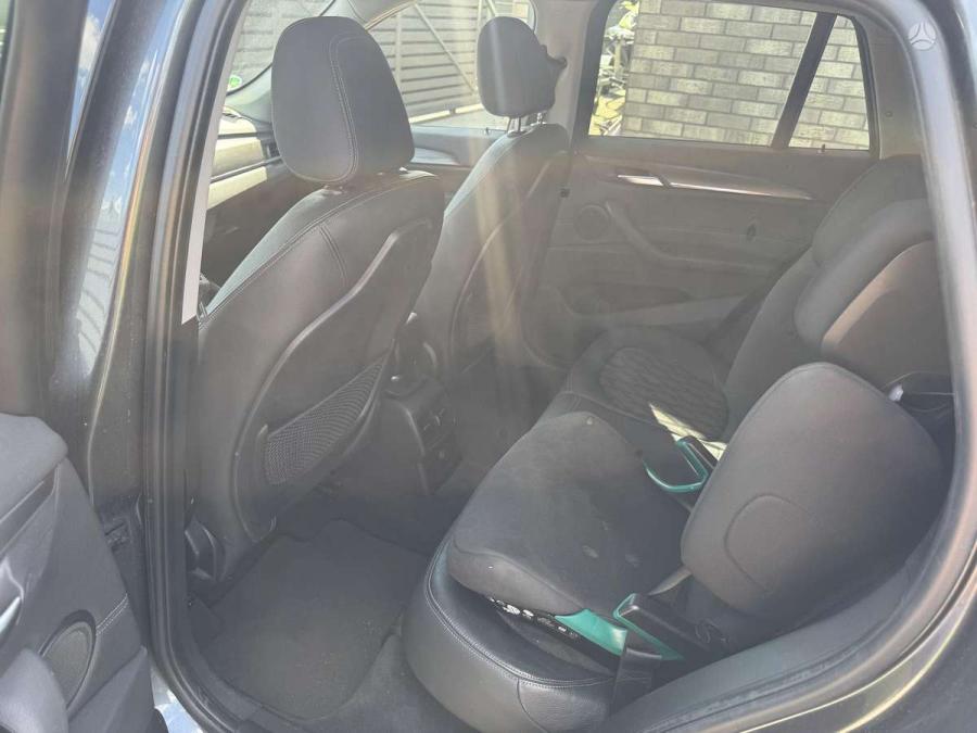 Grey BMW X1 2016 in Kaunas, with an engine capacity of 2.00 L and mileage of 245 thousand km for 12950 €, photo 17 on AUTOMOTO.COM.LV