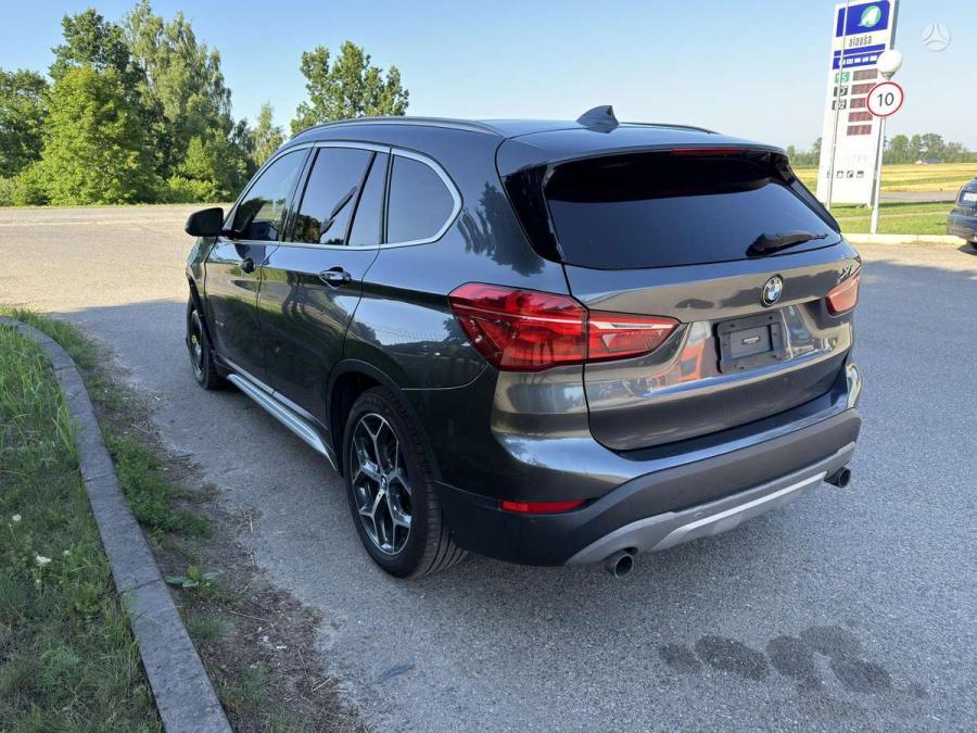 Grey BMW X1 2016 in Siauliai, with an engine capacity of 2.00 L and mileage of 249 thousand km for 6400 €, photo 6 on AUTOMOTO.COM.LV