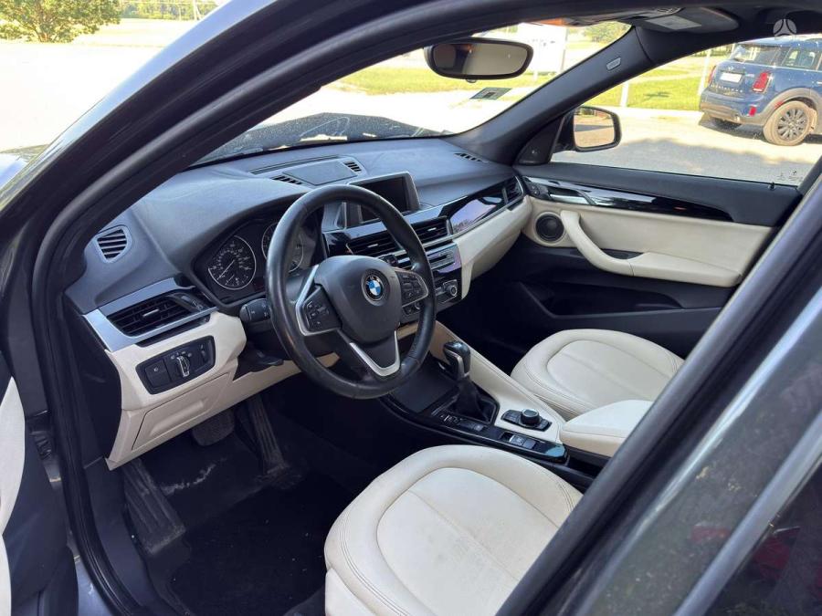 Grey BMW X1 2016 in Siauliai, with an engine capacity of 2.00 L and mileage of 249 thousand km for 6400 €, photo 11 on AUTOMOTO.COM.LV