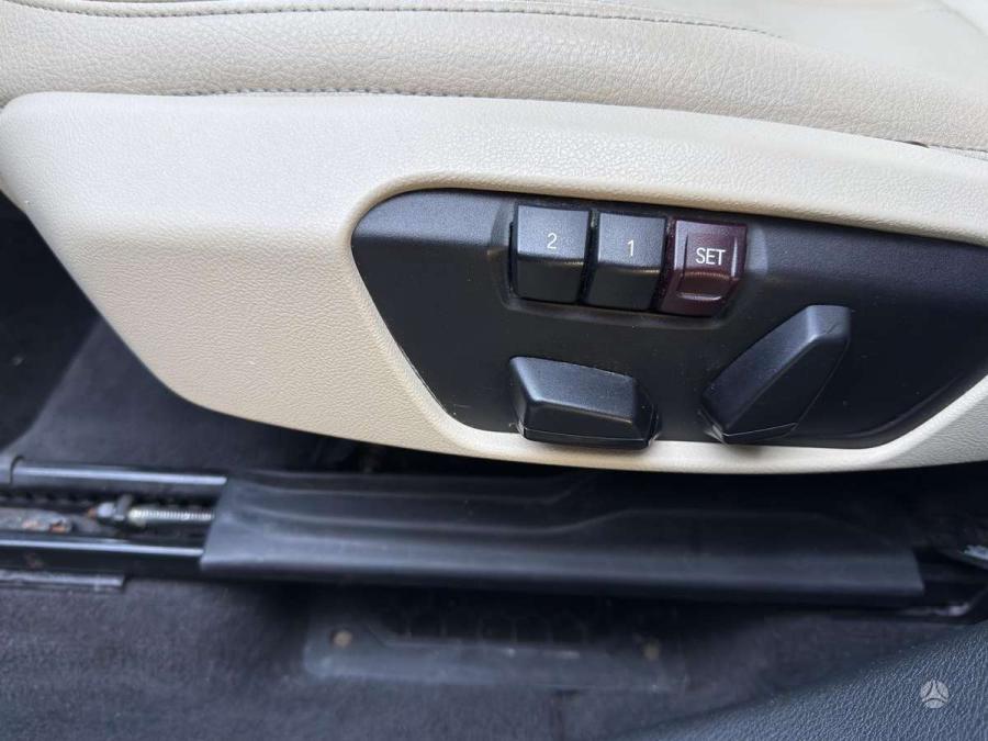Grey BMW X1 2016 in Siauliai, with an engine capacity of 2.00 L and mileage of 249 thousand km for 6400 €, photo 15 on AUTOMOTO.COM.LV