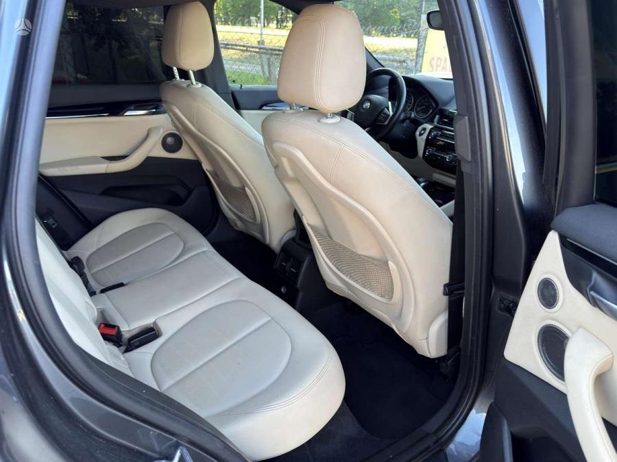 Grey BMW X1 2016 in Siauliai, with an engine capacity of 2.00 L and mileage of 249 thousand km for 6400 €, photo 18 on AUTOMOTO.COM.LV