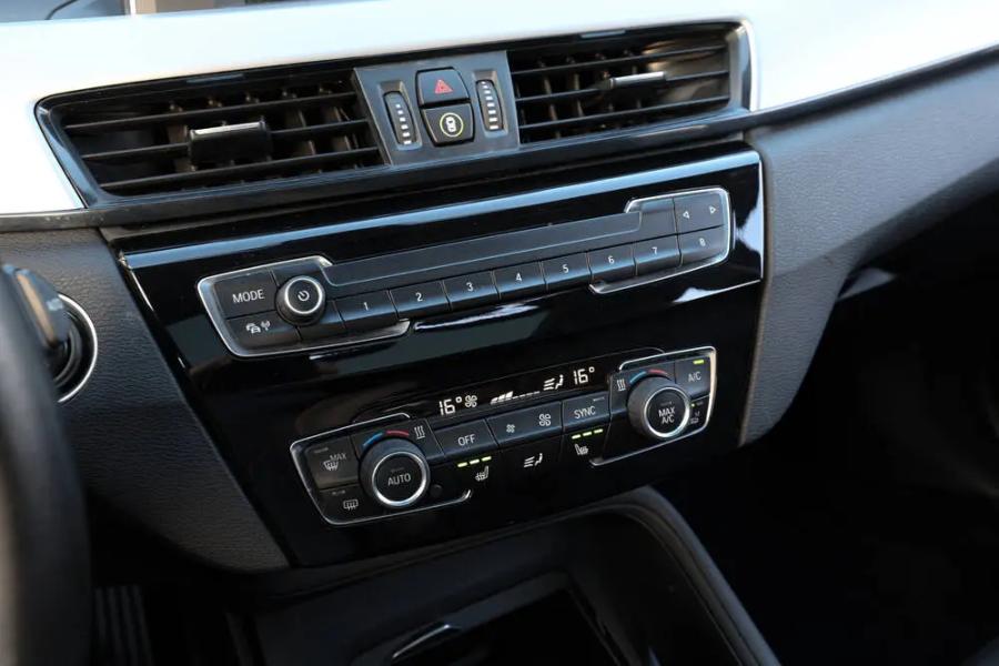 Pelēks BMW X1 2016 Jelgava, ar dzinēja tilpumu 2.00 L un nobraukumu 241 tūkst. km par 12750 €, foto 18 vietnē AUTOMOTO.COM.LV