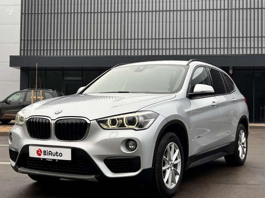 Grey BMW X1 2017 in Utena, with an engine capacity of 2.00 L and mileage of 299 thousand km for 11890 €, photo 2 on AUTOMOTO.COM.LV