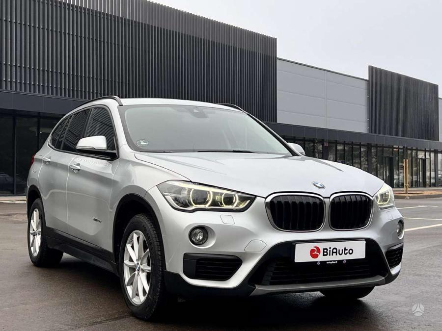 Grey BMW X1 2017 in Utena, with an engine capacity of 2.00 L and mileage of 299 thousand km for 11890 €, photo 4 on AUTOMOTO.COM.LV