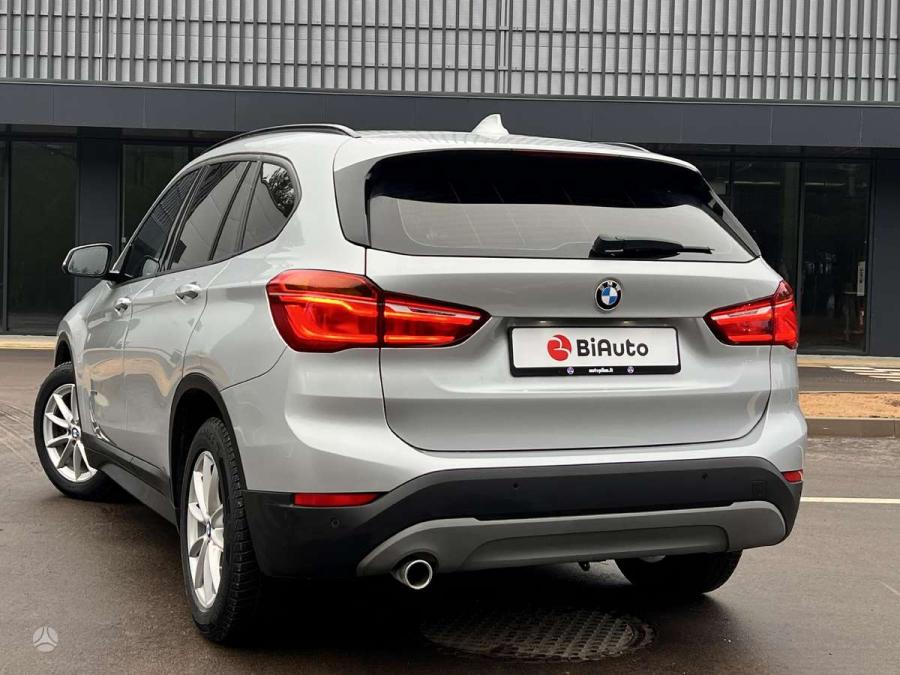 Grey BMW X1 2017 in Utena, with an engine capacity of 2.00 L and mileage of 299 thousand km for 11890 €, photo 8 on AUTOMOTO.COM.LV