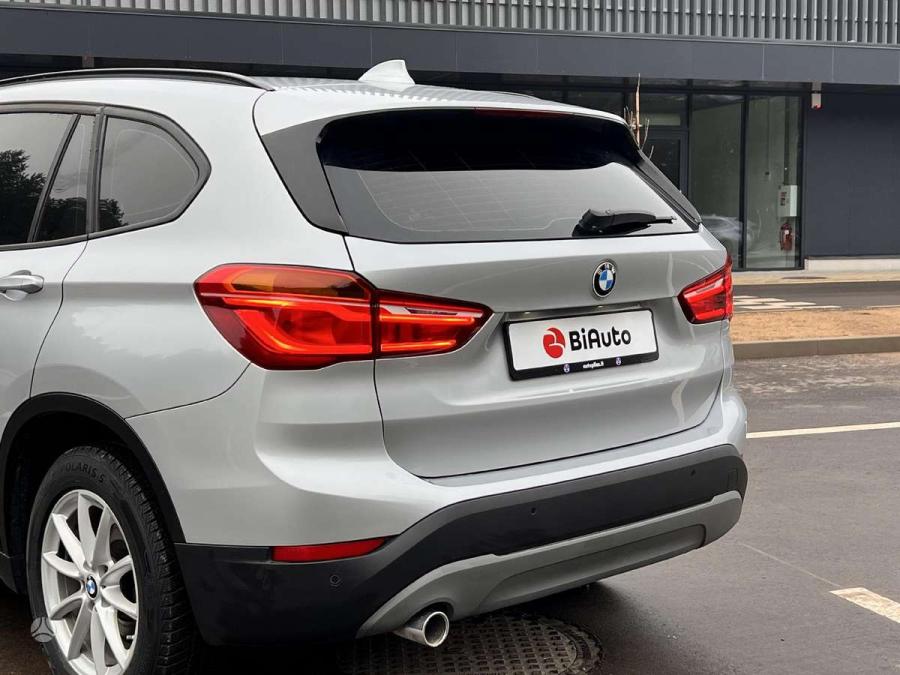 Grey BMW X1 2017 in Utena, with an engine capacity of 2.00 L and mileage of 299 thousand km for 11890 €, photo 9 on AUTOMOTO.COM.LV