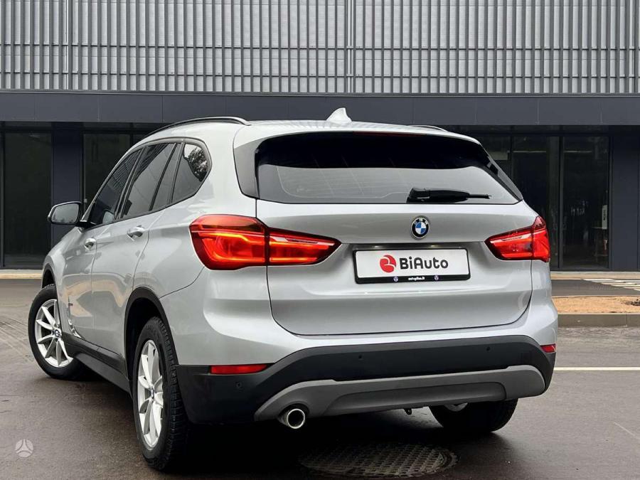 Grey BMW X1 2017 in Utena, with an engine capacity of 2.00 L and mileage of 299 thousand km for 11890 €, photo 10 on AUTOMOTO.COM.LV
