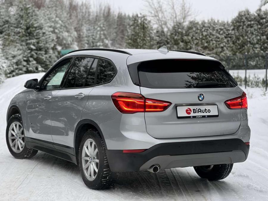 Grey BMW X1 2017 in Utena, with an engine capacity of 2.00 L and mileage of 299 thousand km for 12250 €, photo 17 on AUTOMOTO.COM.LV