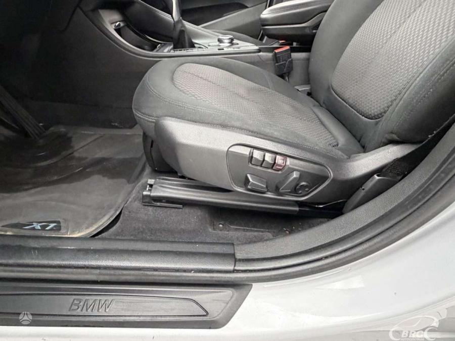 Grey BMW X1 2017 in Vilnius, with an engine capacity of 2.00 L and mileage of 280 thousand km for 12900 €, photo 22 on AUTOMOTO.COM.LV