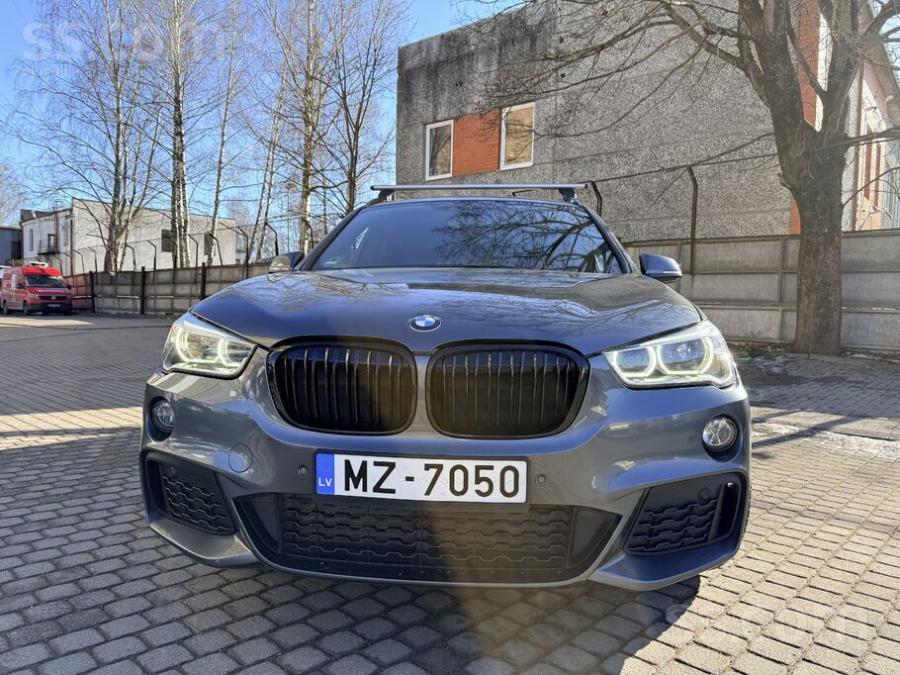 Grey BMW X1 2017 in Riga, with an engine capacity of 2.00 L and mileage of 217 thousand km for 17000 €, photo 3 on AUTOMOTO.COM.LV