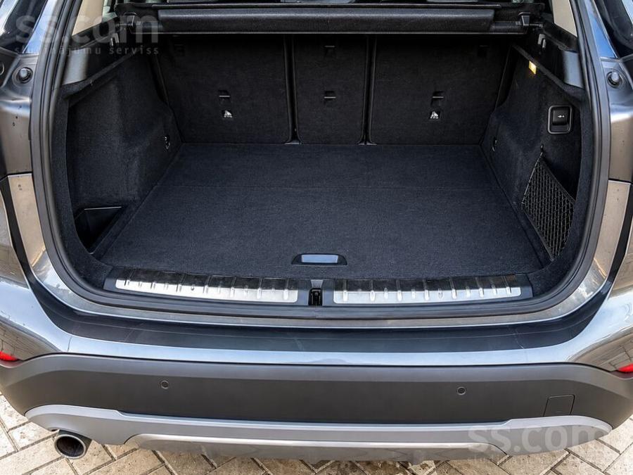 Grey BMW X1 2017 in Riga, with an engine capacity of 2.00 L and mileage of 239 thousand km for 13395 €, photo 12 on AUTOMOTO.COM.LV
