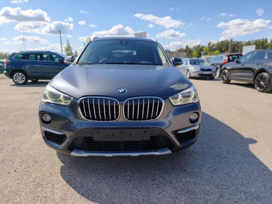 Grey BMW X1 2017 in Utena, with an engine capacity of 2.00 L and mileage of 298 thousand km for 9400 €, photo 1 on AUTOMOTO.COM.LV