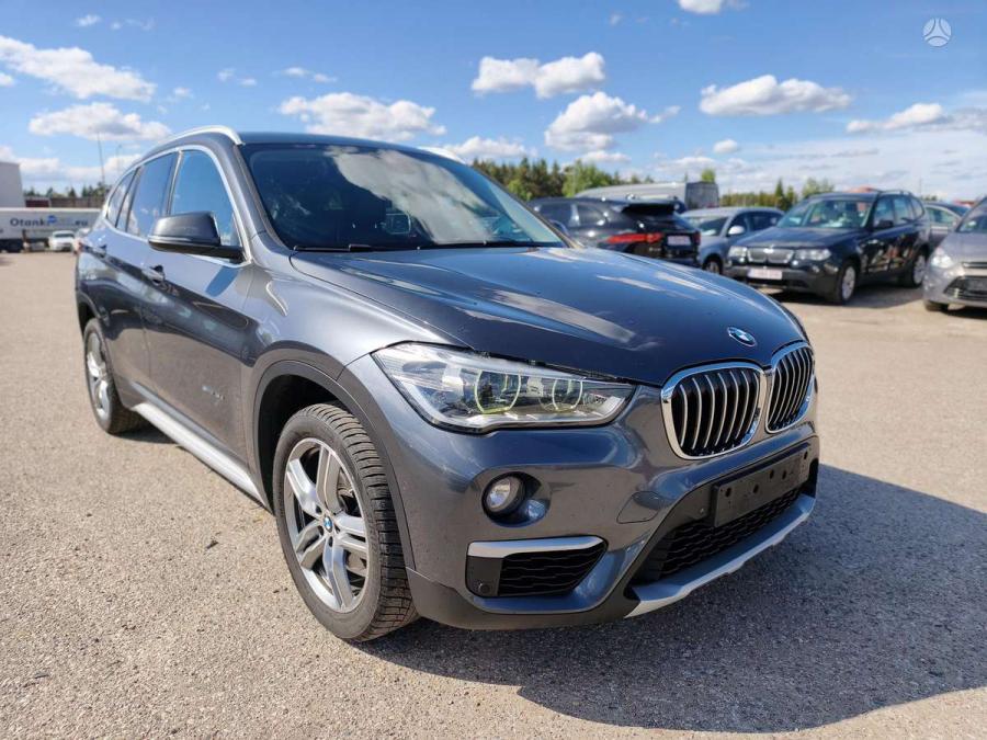 Grey BMW X1 2017 in Utena, with an engine capacity of 2.00 L and mileage of 298 thousand km for 9400 €, photo 3 on AUTOMOTO.COM.LV
