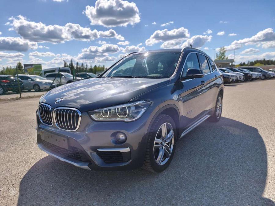 Grey BMW X1 2017 in Utena, with an engine capacity of 2.00 L and mileage of 298 thousand km for 9400 €, photo 4 on AUTOMOTO.COM.LV