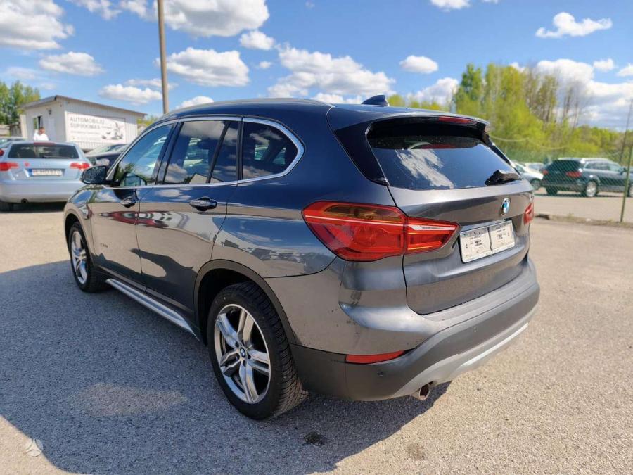 Grey BMW X1 2017 in Utena, with an engine capacity of 2.00 L and mileage of 298 thousand km for 9400 €, photo 5 on AUTOMOTO.COM.LV