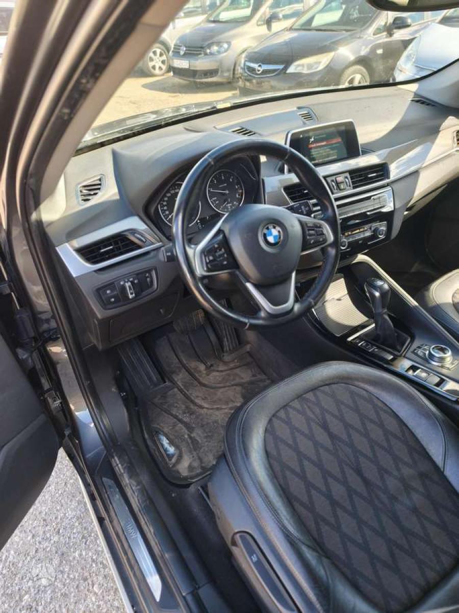 Grey BMW X1 2017 in Utena, with an engine capacity of 2.00 L and mileage of 298 thousand km for 9400 €, photo 7 on AUTOMOTO.COM.LV