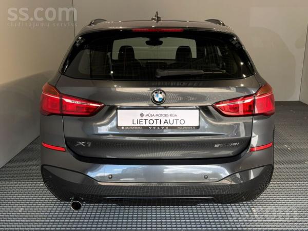 Pelēks BMW X1 2018 Rīga, ar dzinēja tilpumu 1.50 L un nobraukumu 159 tūkst. km par 19100 €, foto 4 vietnē AUTOMOTO.COM.LV