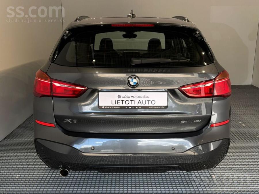 Pelēks BMW X1 2018 Rīga, ar dzinēja tilpumu 1.50 L un nobraukumu 159 tūkst. km par 19100 €, foto 4 vietnē AUTOMOTO.COM.LV