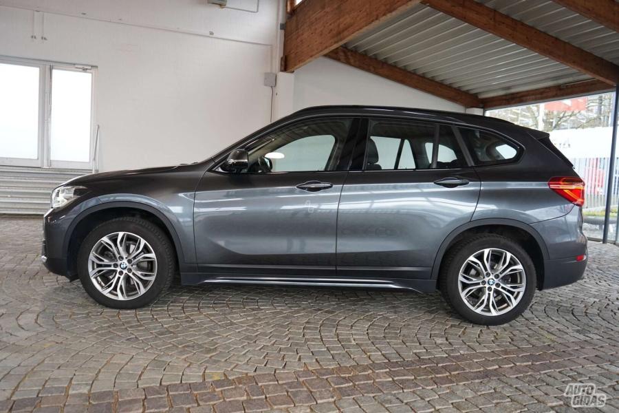 Grey BMW X1 2018 in Kaunas, with an engine capacity of 2.00 L and mileage of 59 thousand km for 26510 €, photo 2 on AUTOMOTO.COM.LV