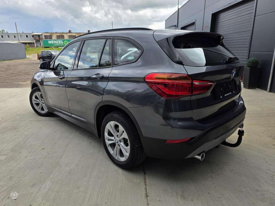 Grey BMW X1 2018 in Utena, with an engine capacity of 2.00 L and mileage of 271 thousand km for 12490 €, photo 4 on AUTOMOTO.COM.LV