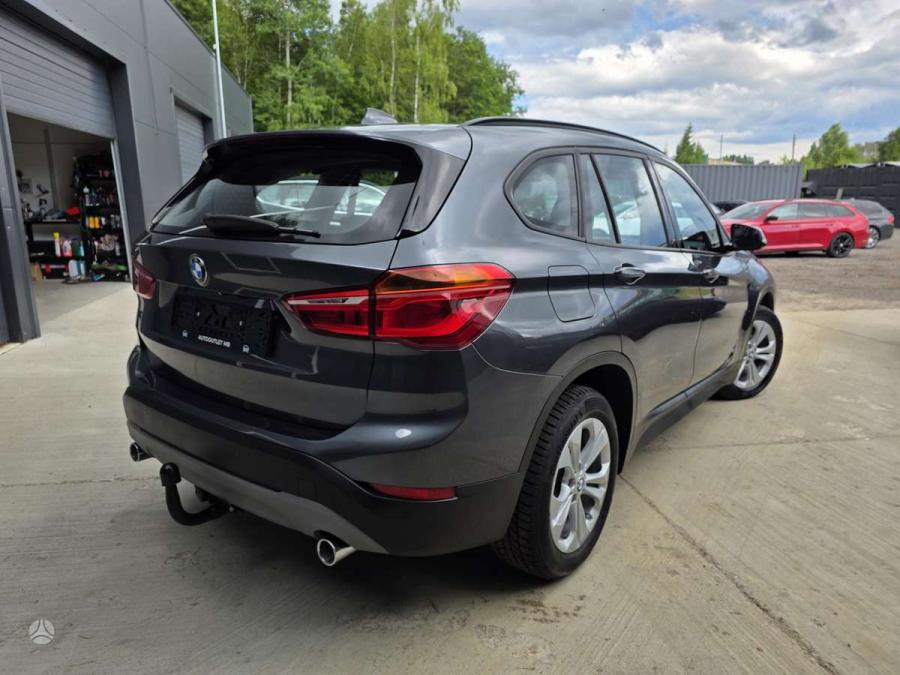 Grey BMW X1 2018 in Utena, with an engine capacity of 2.00 L and mileage of 271 thousand km for 12490 €, photo 5 on AUTOMOTO.COM.LV