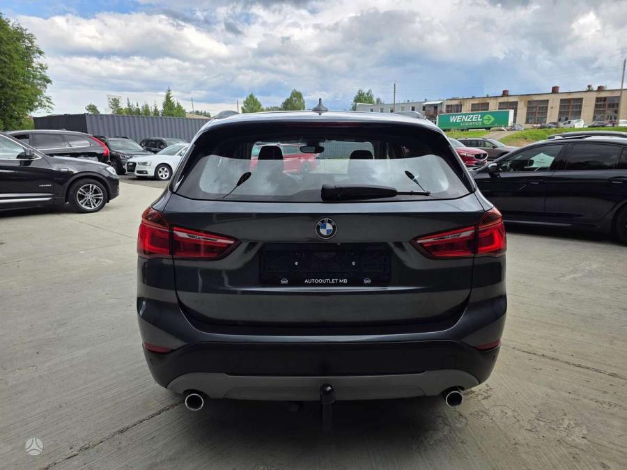 Grey BMW X1 2018 in Utena, with an engine capacity of 2.00 L and mileage of 271 thousand km for 12490 €, photo 9 on AUTOMOTO.COM.LV